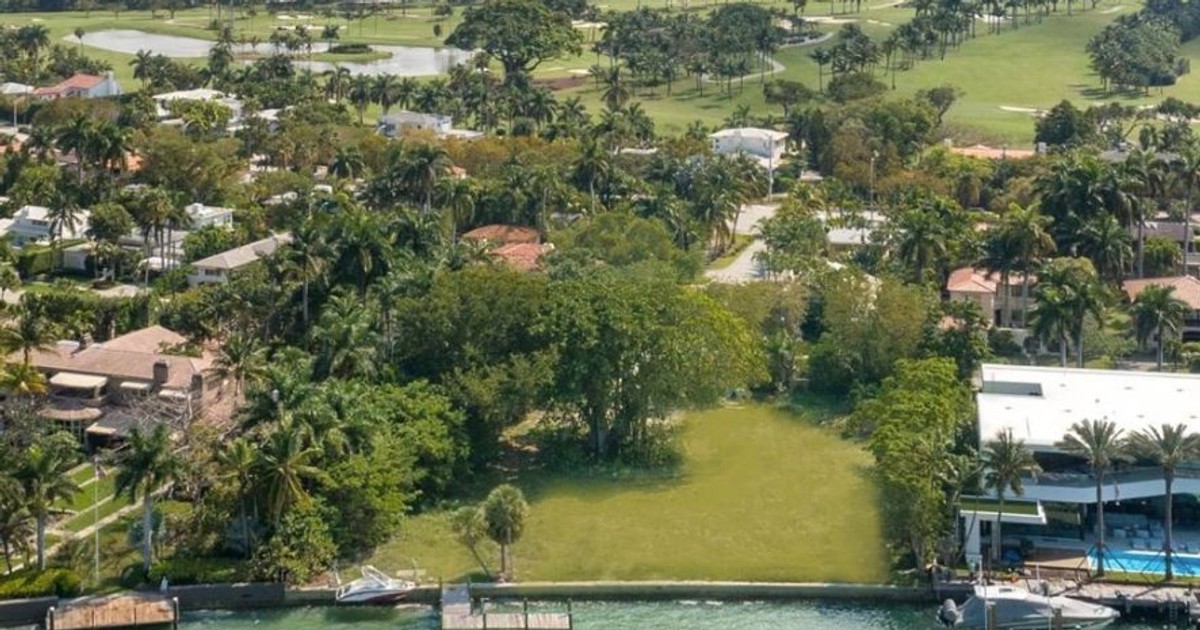 Drug kingpin Pablo Escobar's Miami property is on the market for $15.9 ...