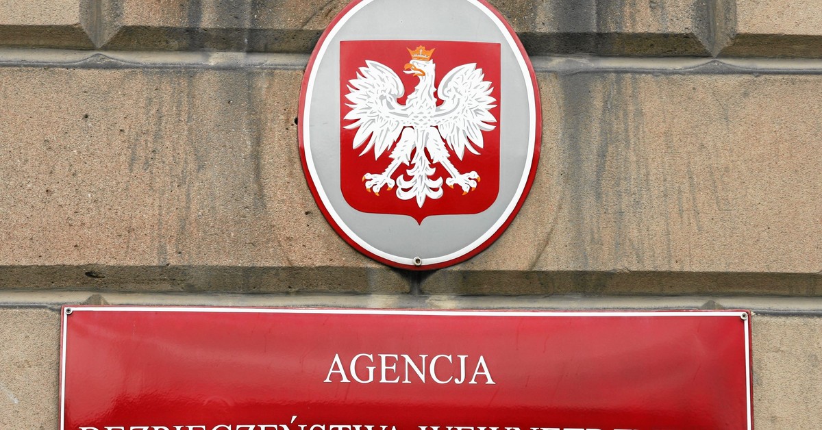 Akcja ABW w sprawie Smoleńska. Wszystko przez jeden SMS - Dziennik.pl Akcja ABW w sprawie Smoleńska. Wszystko przez jeden SMS - Dziennik.pl