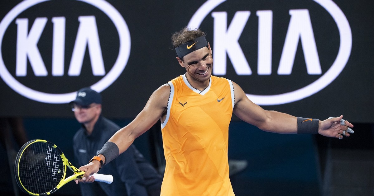 Rafael Nadal accidentally smacked his head on a massive camera just ...