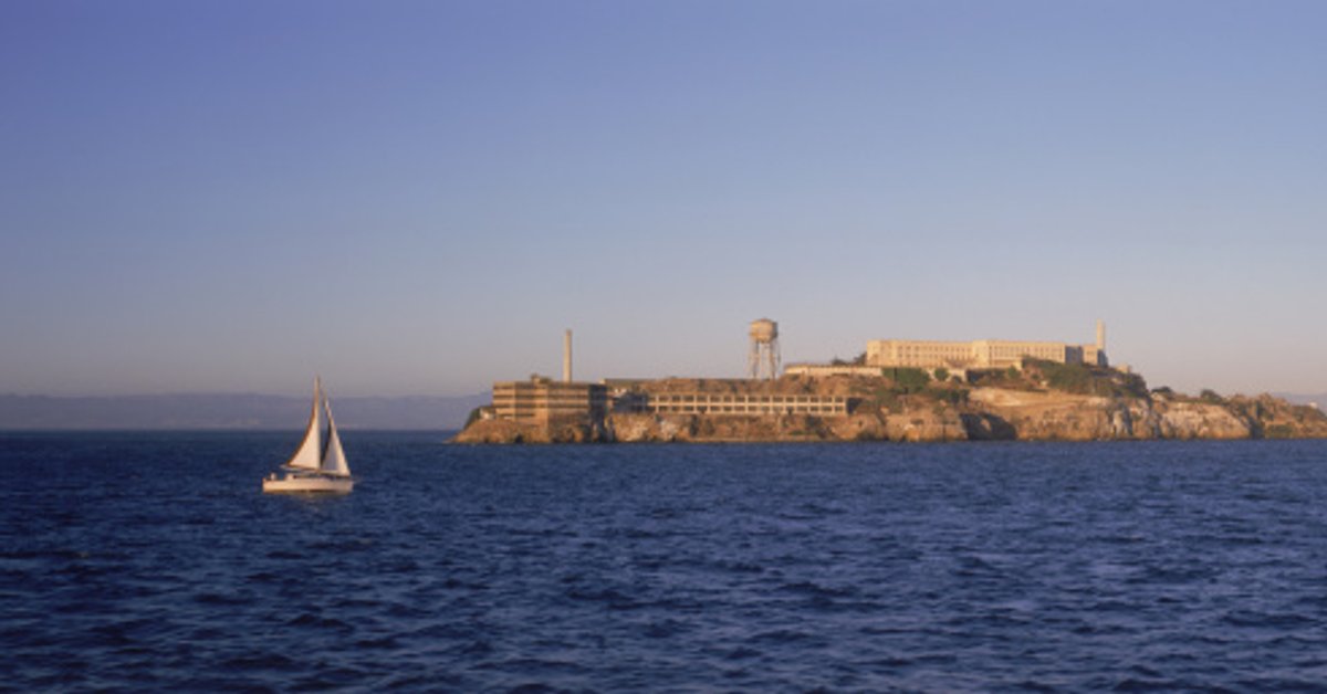 Obok więźniów dorastały tam dzieci strażników. Jakie są sekrety wyspy ...