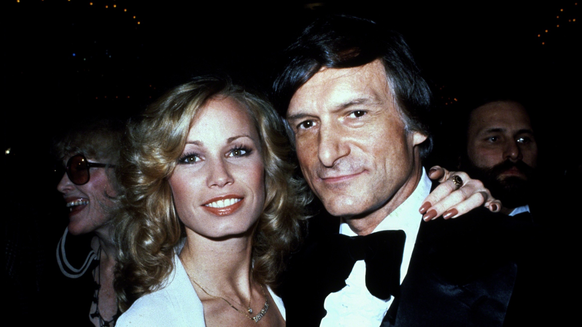 Hugh Hefner egykori barátnője szerint a Playboy-villában még egy kutya ...