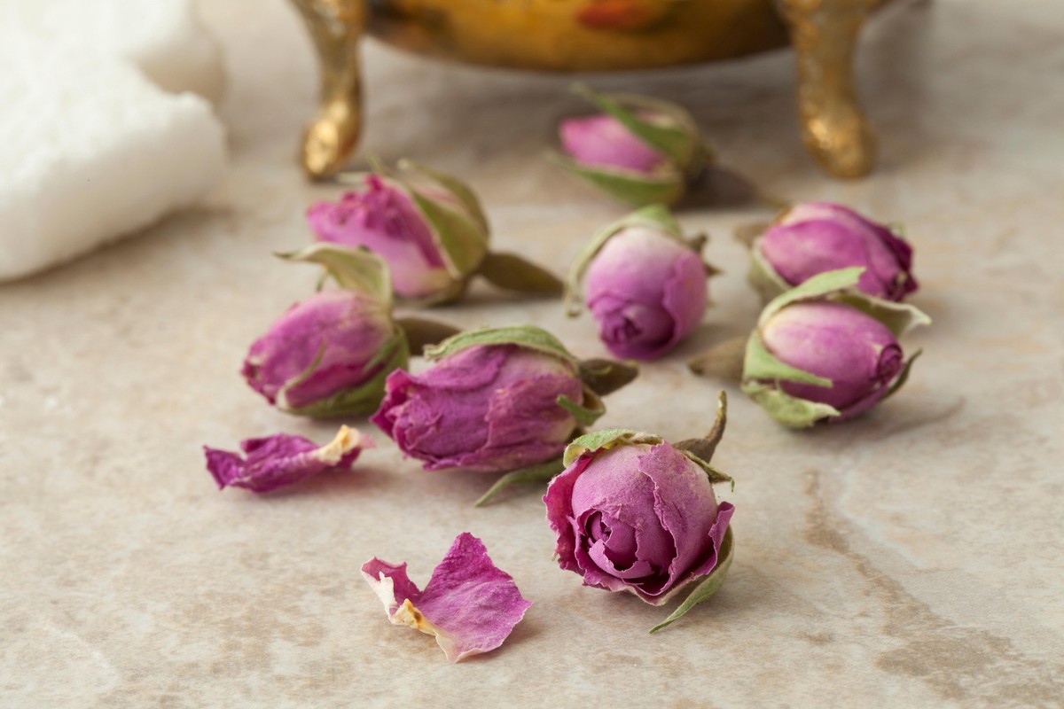 Lekovita dejstva čaja od pupoljka i latica ruže: Preukusan je i zdrav ...