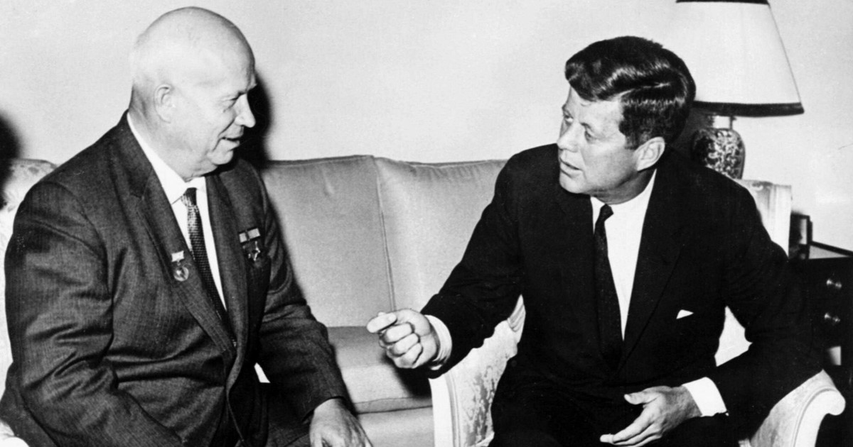 O dwóch takich, co zrobili krok w tył. Chruszczow, Kennedy i kryzys ...