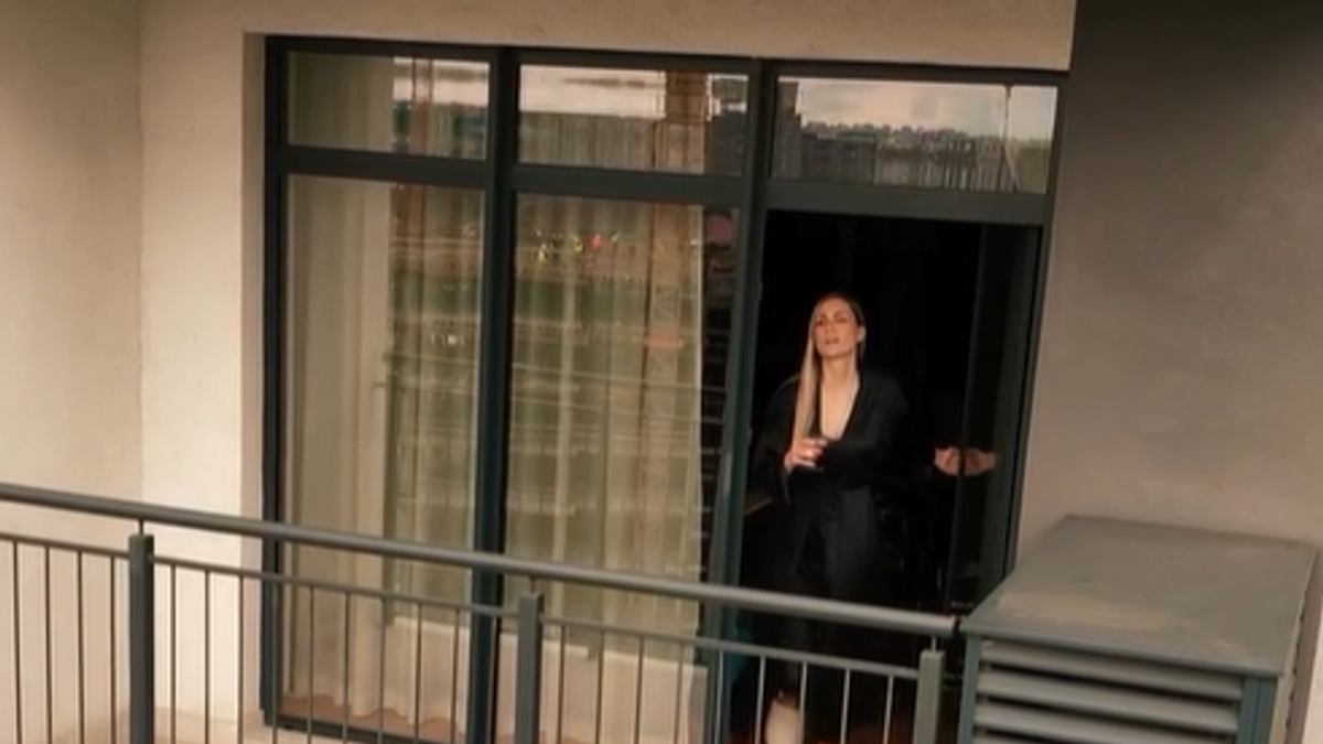 Pogledajte kako izgleda lukuszni stan naše poznate glumice u Beogradu, zlatni detalji i pogled ...