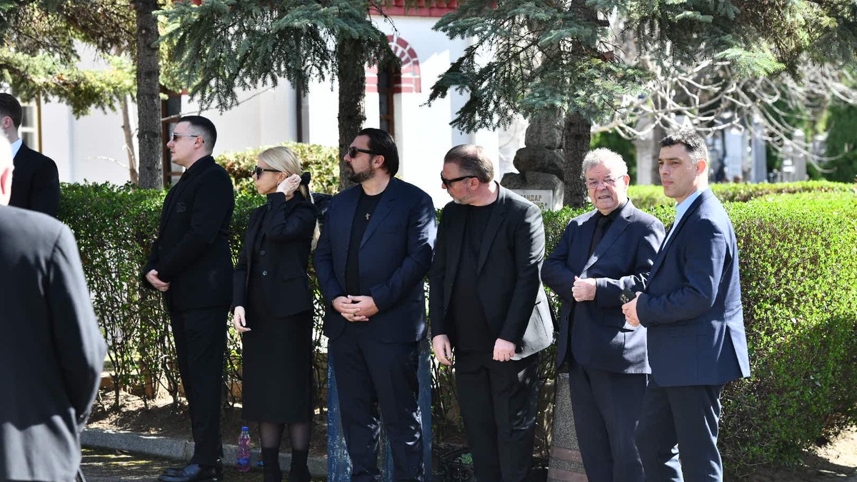 Ćerka Hafe Karić utučena prima saučešće: Danijela sa crnom mašnom na ...