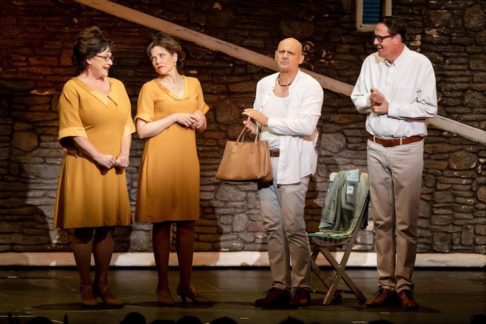 Elképesztő jubileumi előadással ünnepelte a Mamma Mia! tizedik ...