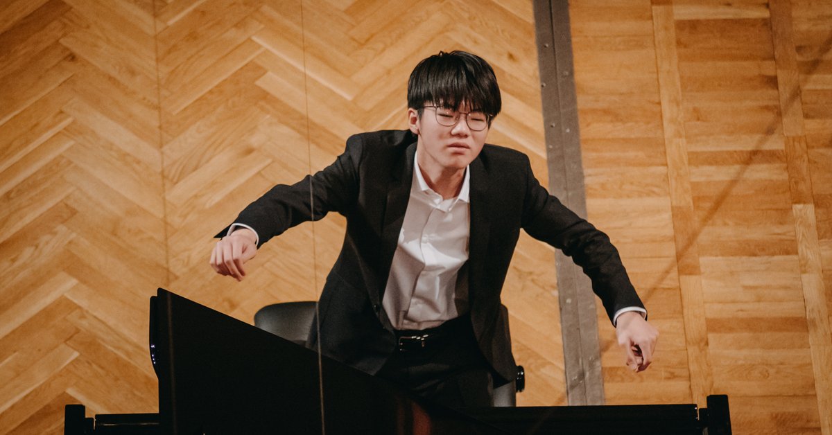 Pianista Jacky Zhang i jego nieodłączne nucenie. Nie potrafi się ...