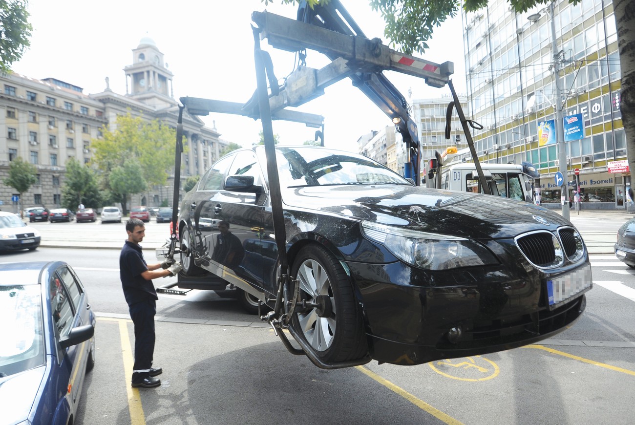 Evo kako da proverite da li imate kaznu za parking i gde vam je pauk ...