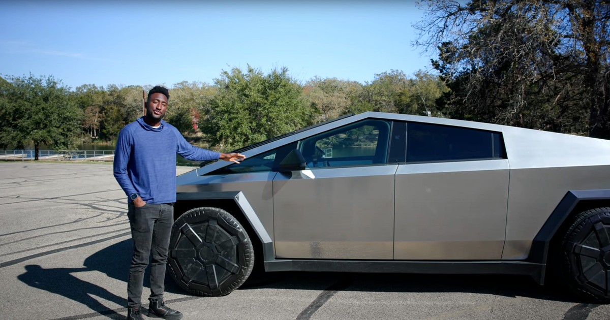Top tech YouTuber breaks down the Tesla Cybertruck's 'ridiculous ...