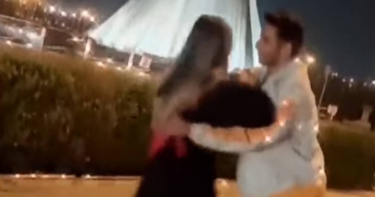 Para zatańczyła na ulicy. Dostali 10 lat więzienia i zakaz logowania do social mediów - Noizz