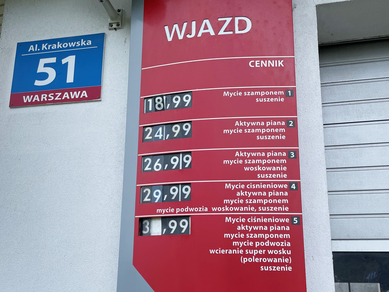 Ceny na stacjach paliw. Ile kosztują hot dogi, kawa i myjnia automatyczna?