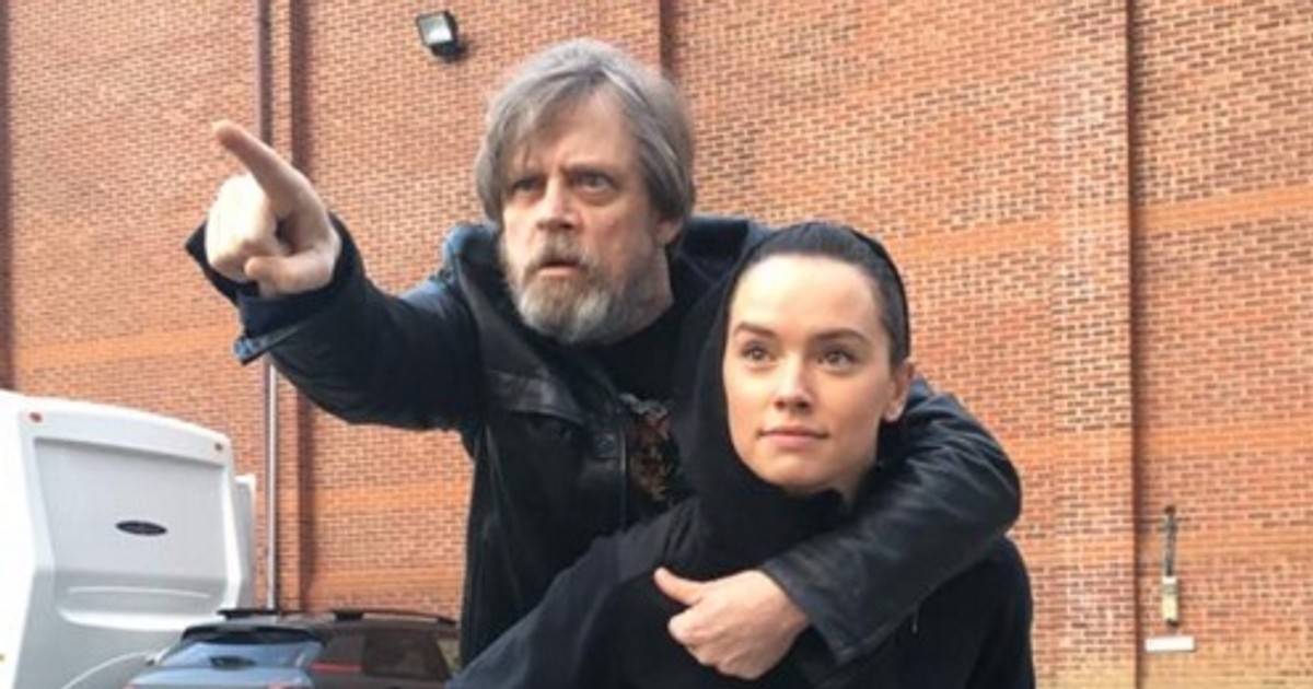 "Gwiezdne wojny": Mark Hamill i Daisy Ridley na wspólnym zdjęciu - Film