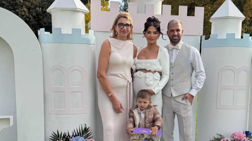 Plačková veľkolepo odhalila pohlavie bábätka, ale všimli ste si na ...