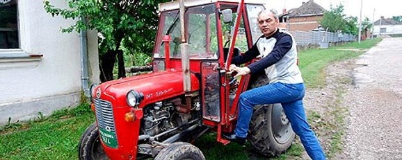 Naučnik voli da vozi traktor