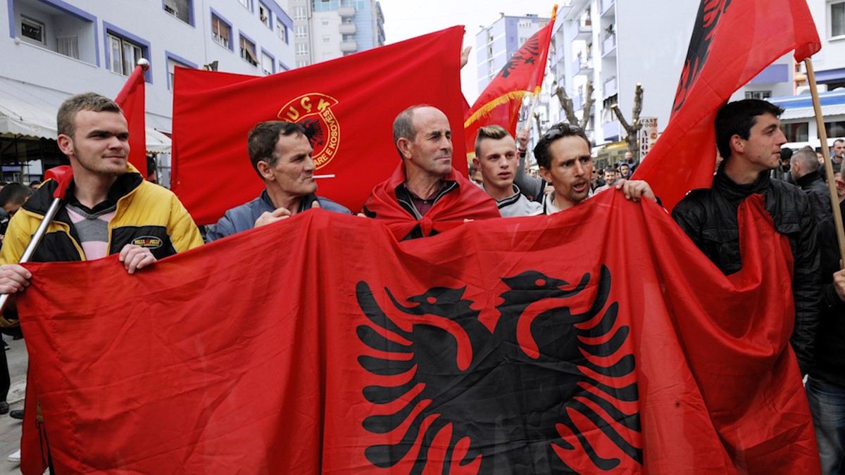 Zastava "velike Albanije" ponovo na mitingu u Tetovu - Blic