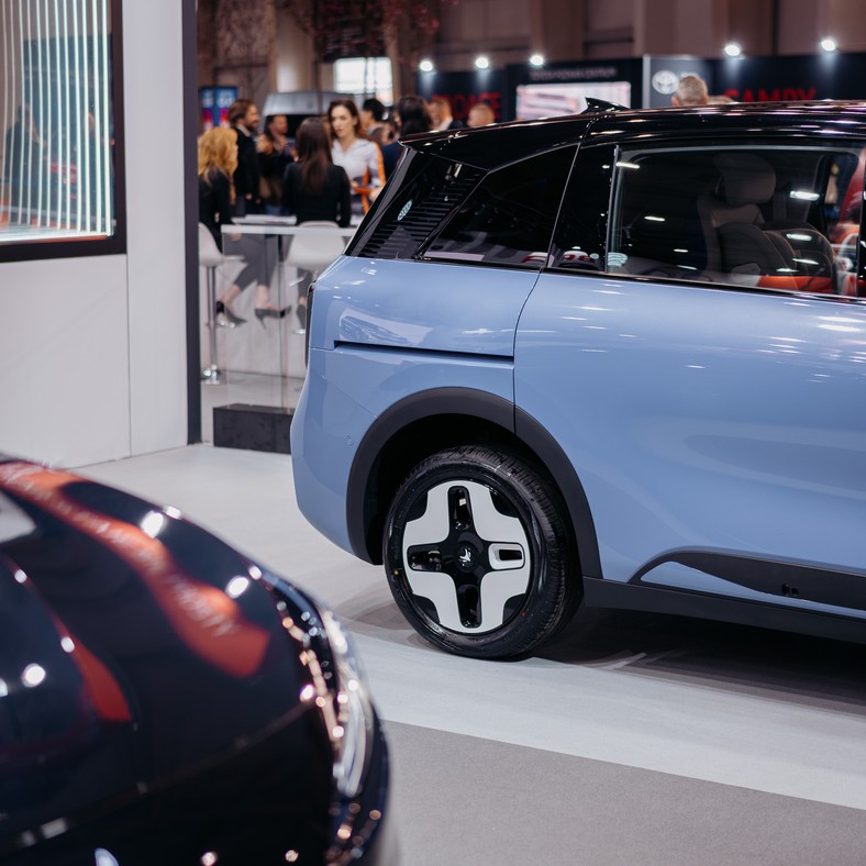 Arcfox już w Polsce. Nazwa na to nie wskazuje, ale to chińska marka. W Poznaniu pokazała aż 3 auta