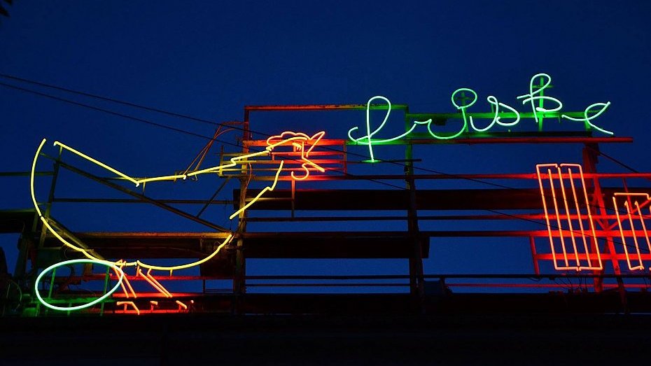 Warszawa. Neony na wolskich szkołach? - Informacje