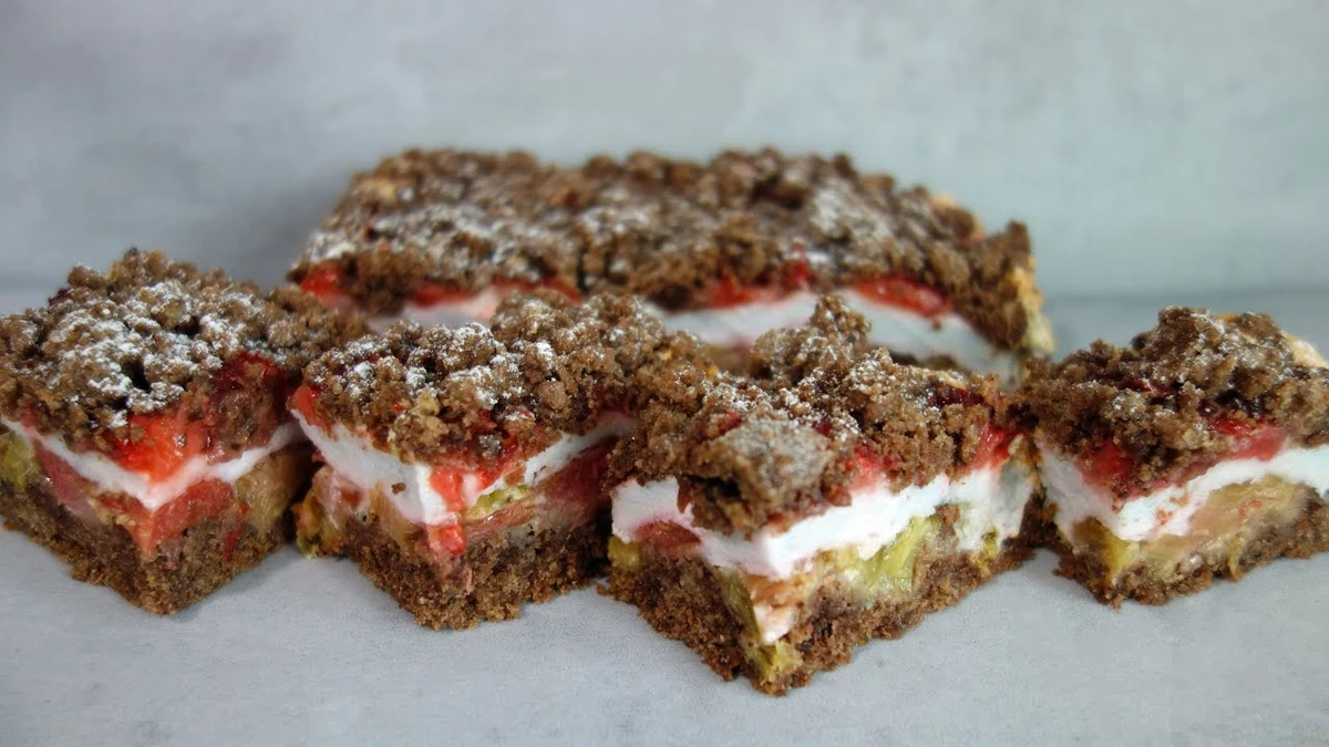 Pyszne ciasto z rabarbarem i truskawkami. Nowy przepis od Heni Foks - Dziennik.pl