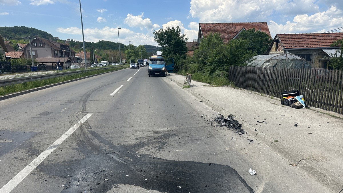 Mladić (24) pijan vozio auto, pa izazvao tešku nesreću: Kamion sleteo sa puta, poginuo vozač - Blic