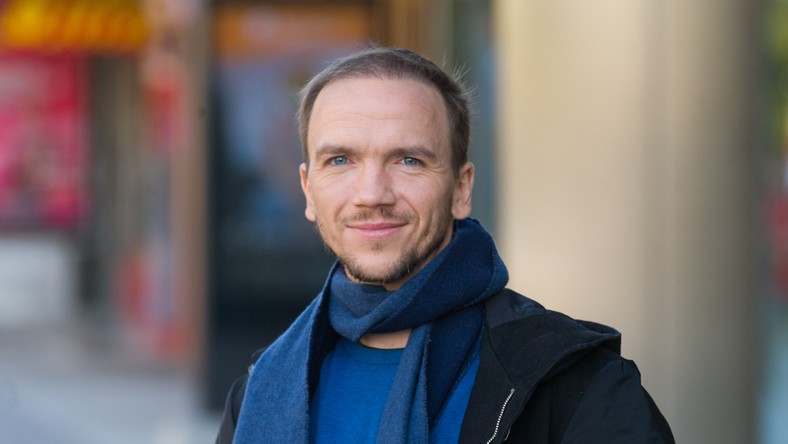 Jan Komasa trafił do szpitala w Los Angeles. Co dolega reżyserowi? - Film