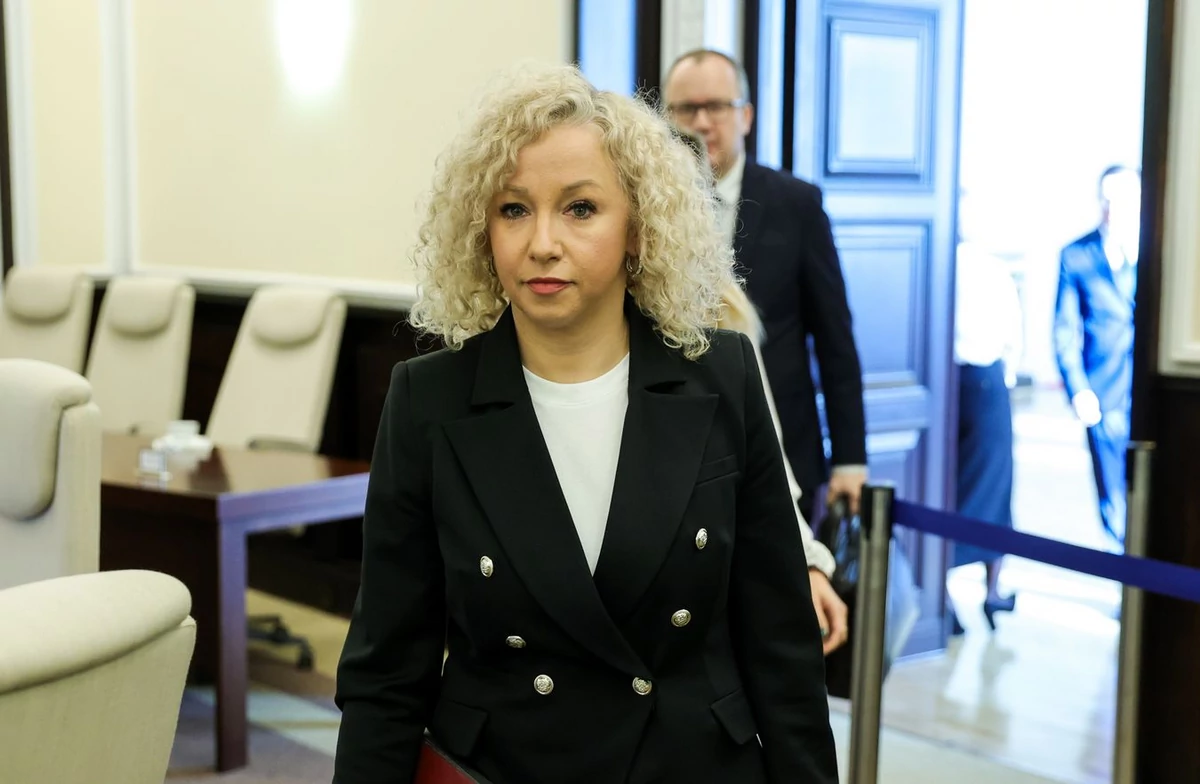 Społeczność LGBT w szkole. Ministra Kotula: Jest najbardziej narażona ...