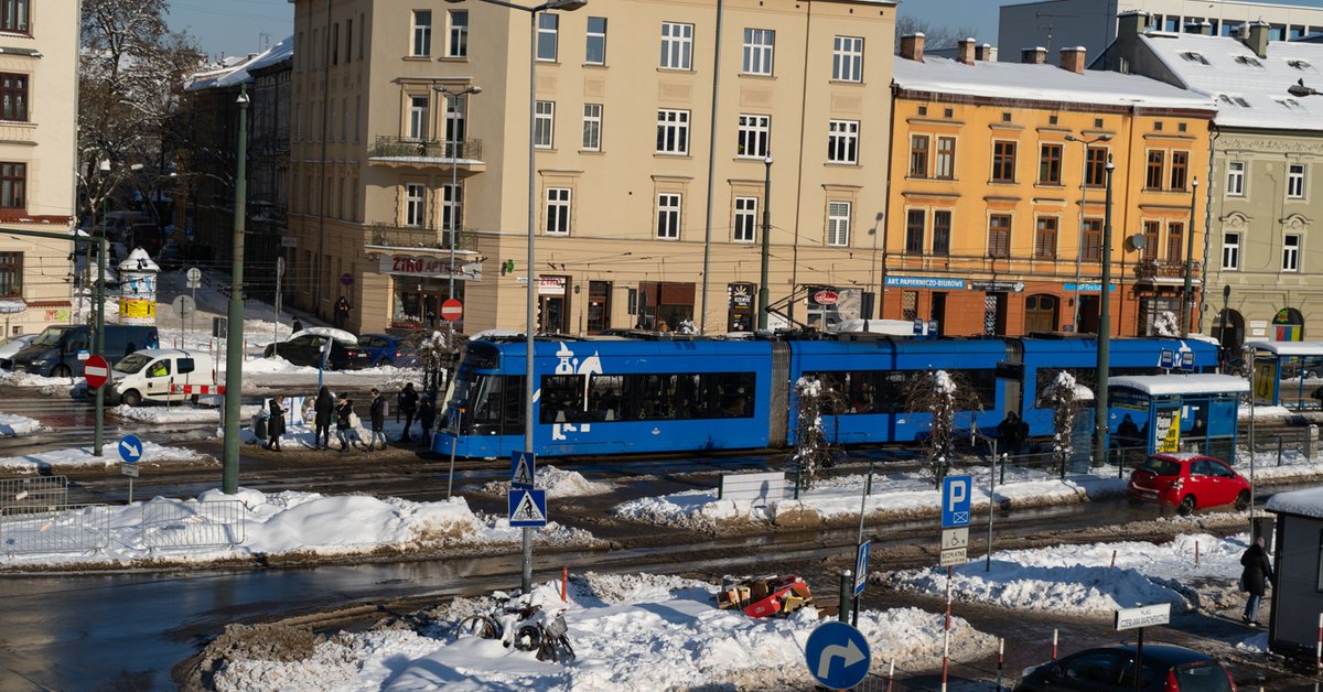 Agresywna pasażerka sparaliżowała ruch tramwajowy w Krakowie - Informacje