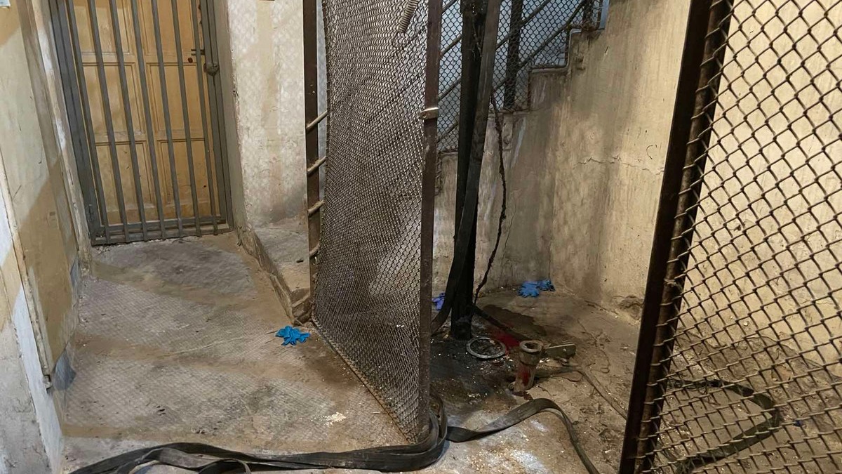 UŽAS U CENTRU BEOGRADA Muškarac upao u OKNO LIFTA, padao 10 metara - Blic