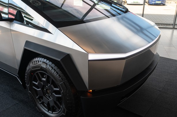 Tesla Cybertruck już w Polsce. Takiego auta jeszcze nie było - Dziennik.pl