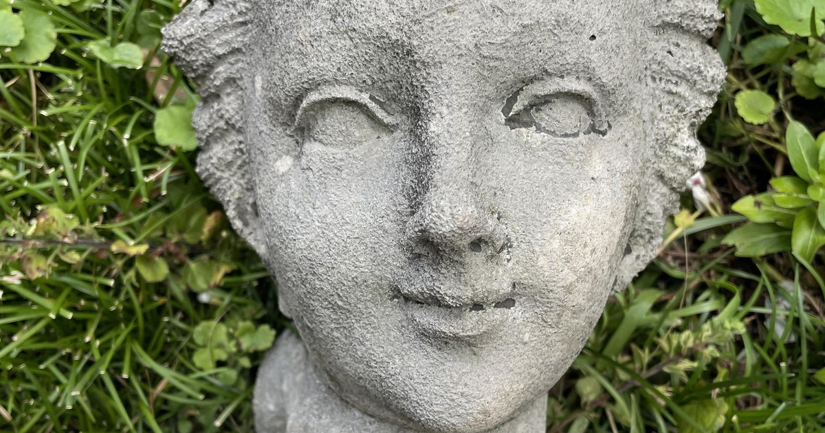 Model i influencer Janis Danner zniszczył rzeźbę wartą 100 tys. euro