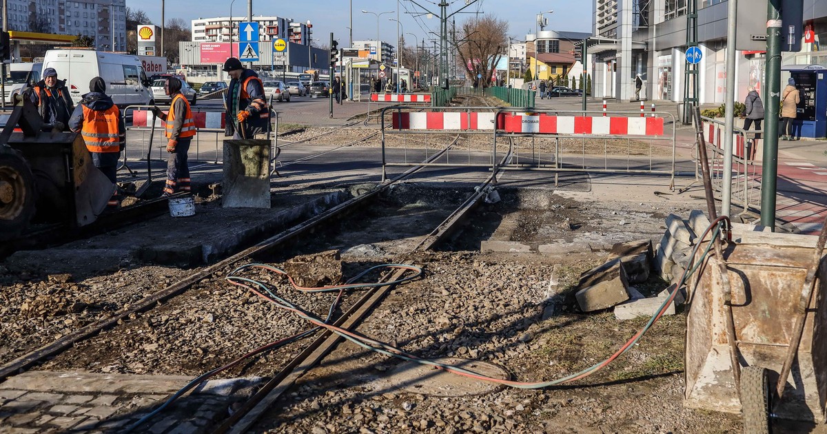 Kraków. Remont torowiska na skrzyżowaniu ul. Wielickiej i Dworcowej