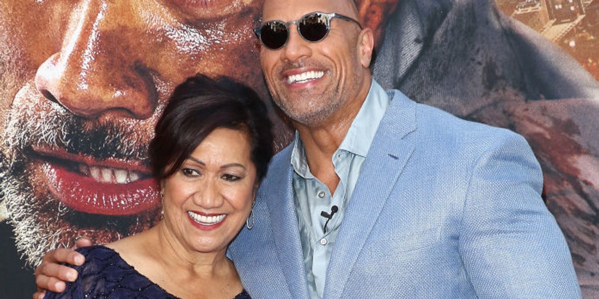Dwayne Johnson doprowadził mamę do łez. Wszystko przez... prezent - Film