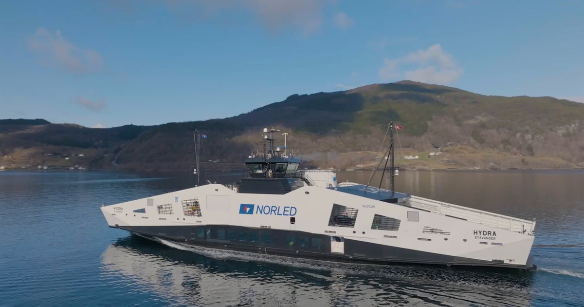 Hydra wypłynęła w morze. To pierwszy prom napędzany ciekłym wodorem