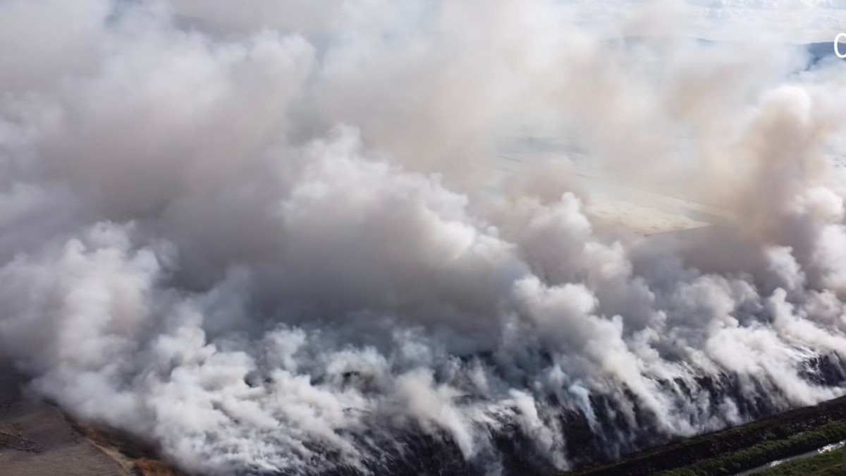 Užasne scene u Loznici: Dim kulja na sve strane, izgoreo veliki deo ...