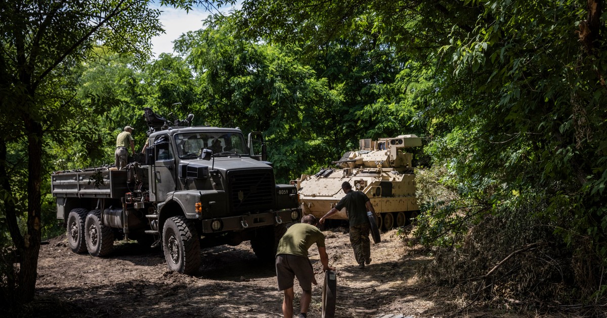 Russia's front line defenses are so dangerous that Ukraine has to clear ...