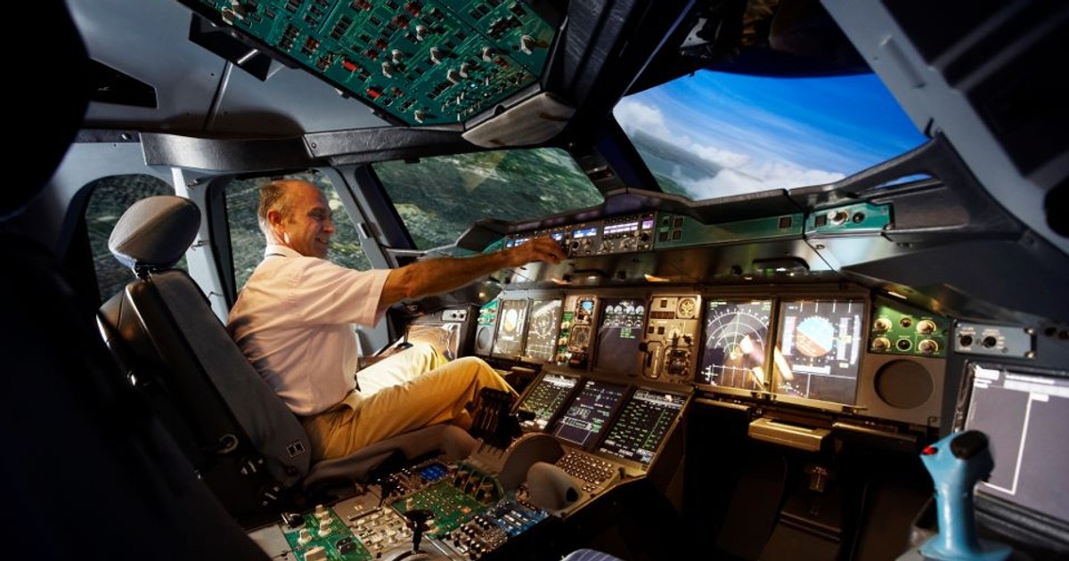 Symulator samolotu pasażerskiego. Jak to jest trzymać wolant? - Podróże