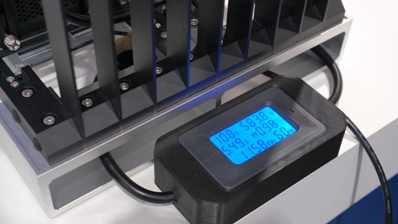 Streacom SG10 to obudowa, która pasywnie schłodzi RTX-a 4080 i 13900K