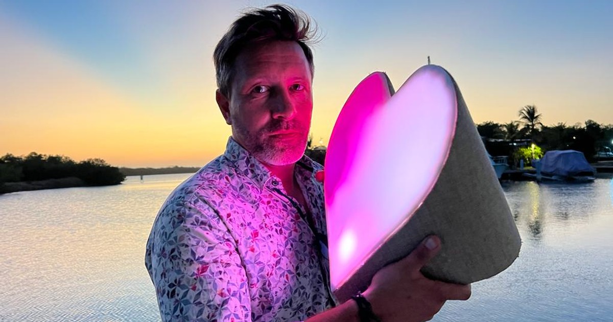 Pan Lektor z "Hotelu Paradise" w nowej roli. W "True Love" jest... sercem - Plejada.pl