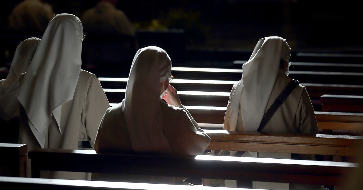 Z zakonów odchodzą po cichu. "Nie są powołane, by być służącą księży ...