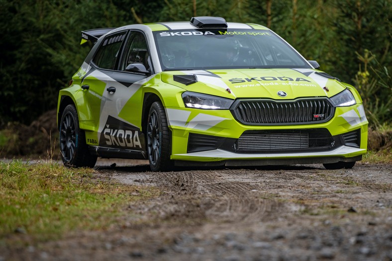 Skoda 200 RS z 1974 r. i Skoda Fabia RS Rally2 z 2022 r. Tak jeździ się ...
