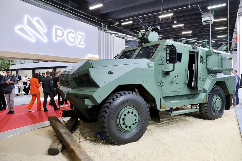 WARAN z Sanoka dla wojsk rakietowych i artylerii. Oto pancerny wóz PGZ ...