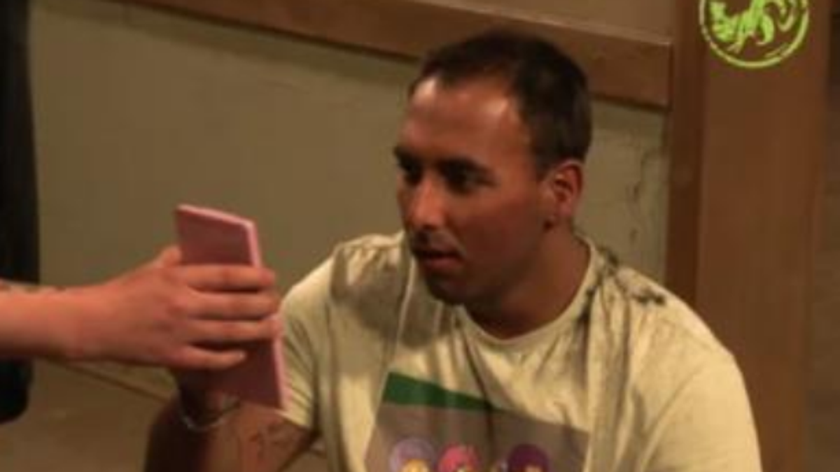 Cimeri ošišali učesnika Farme 8, njemu pozlilo - Blic