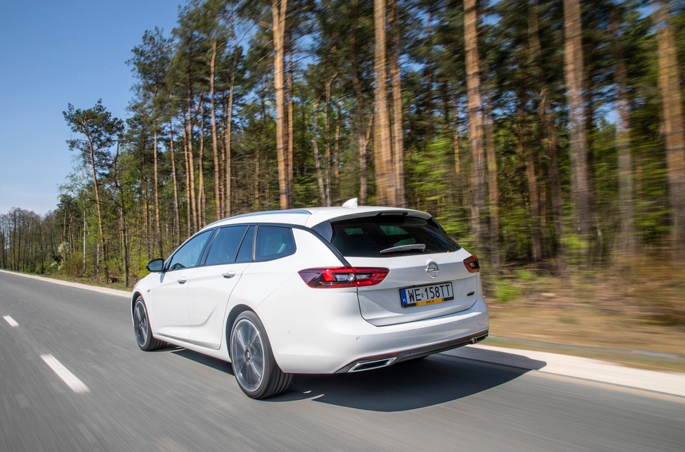 Opel Insignia ST 2.0 CDTI AWD Exclusive – transporter klasy biznes | TEST
