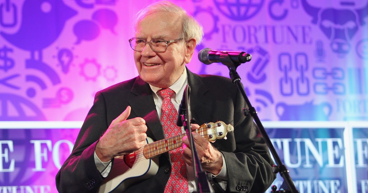 The internet is in awe of Warren Buffett's perfectly timed cash-out ...