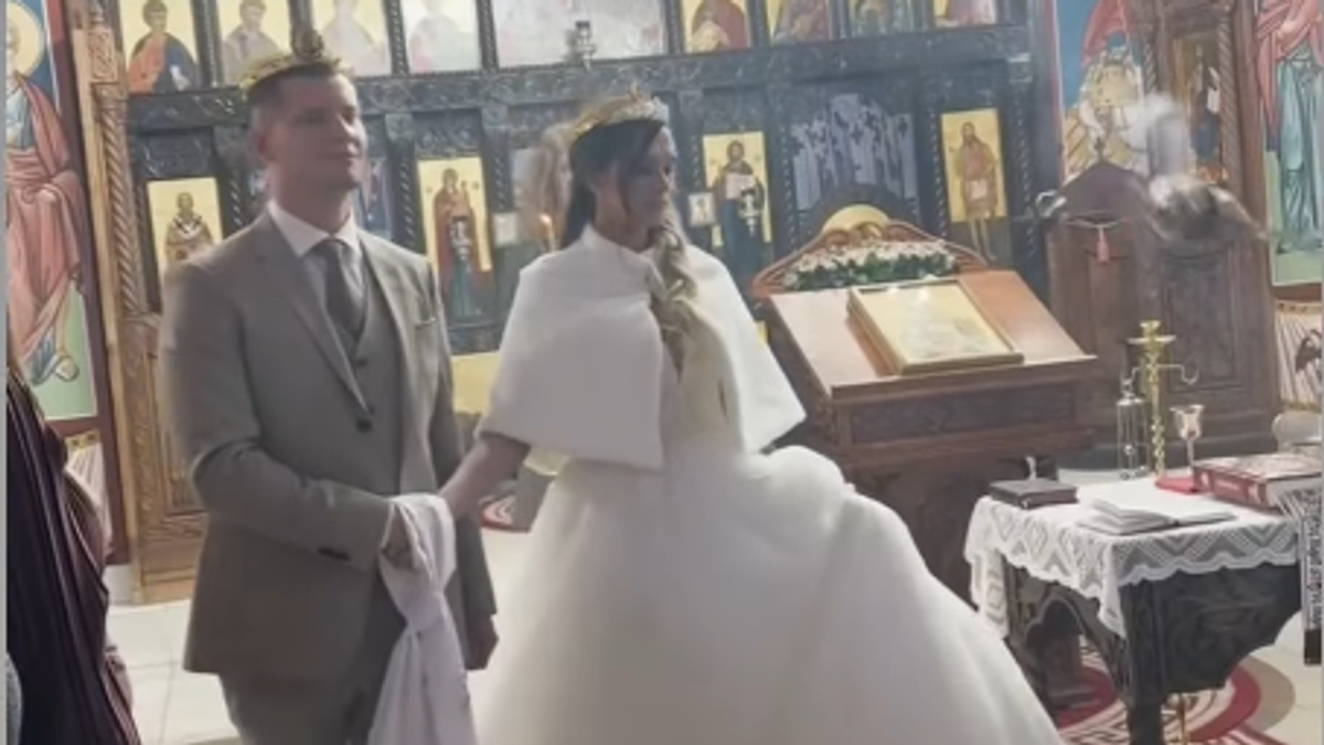 Udala se Lena Čolak: Isplivale fotografije sa crkvenog venčanja - Blic