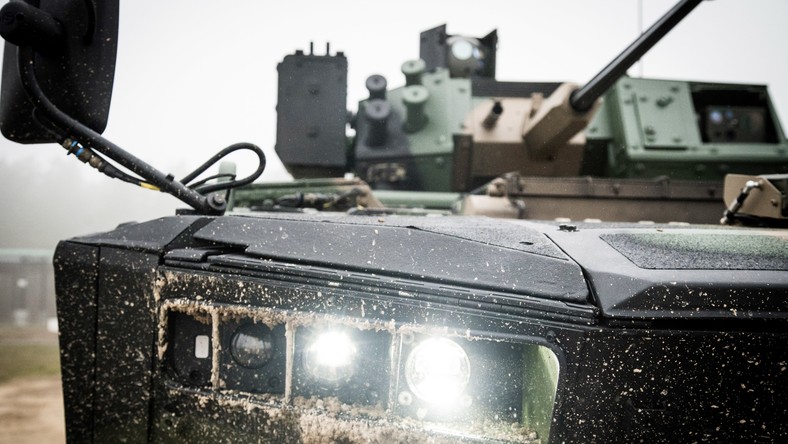 1000 Borsuków wjeżdża do polskiej armii. To sensacyjna umowa MON i HSW ...