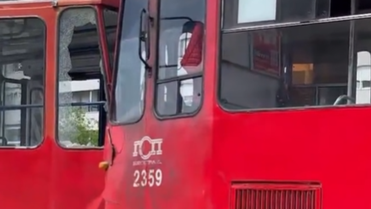 Haos na Novom Beogradu: Sudarila se dva tramvaja - Blic
