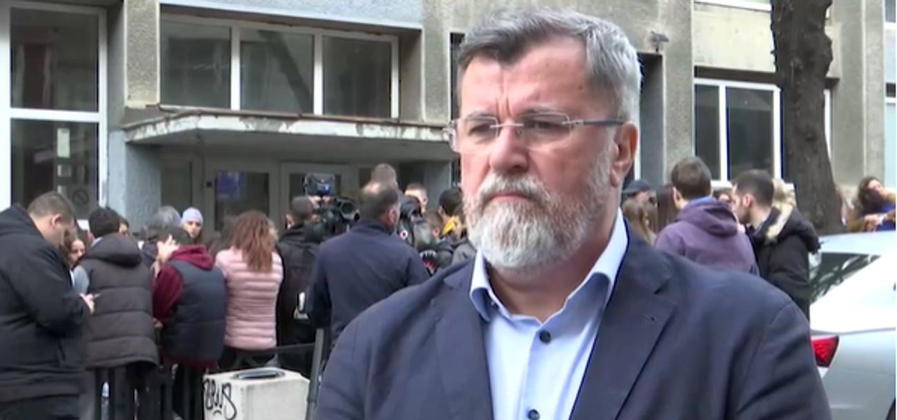 Javni čas ispred OŠ "Vladislav Ribnikar": Nakon što je pronađen nož kod ...