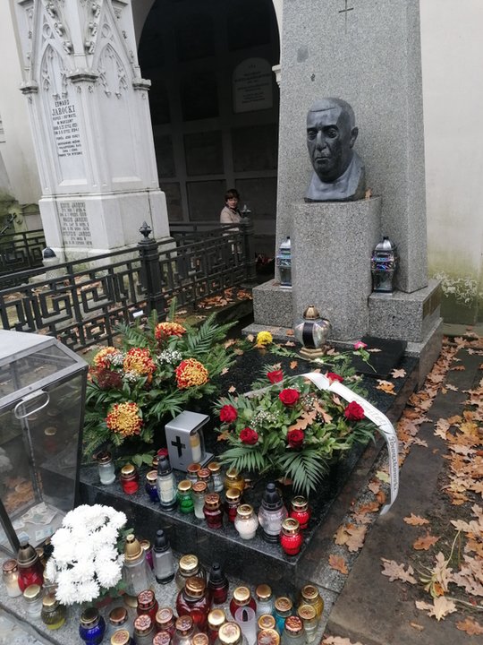 Odwiedziłam warszawskie Powązki. Tak wyglądają groby: Kory, Piotra ...