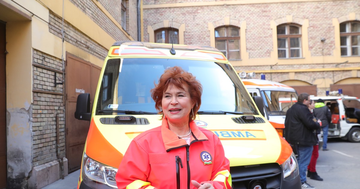 A Szomszédok 65 éves színésznője Mágenheim doki kedvence volt, így él ...