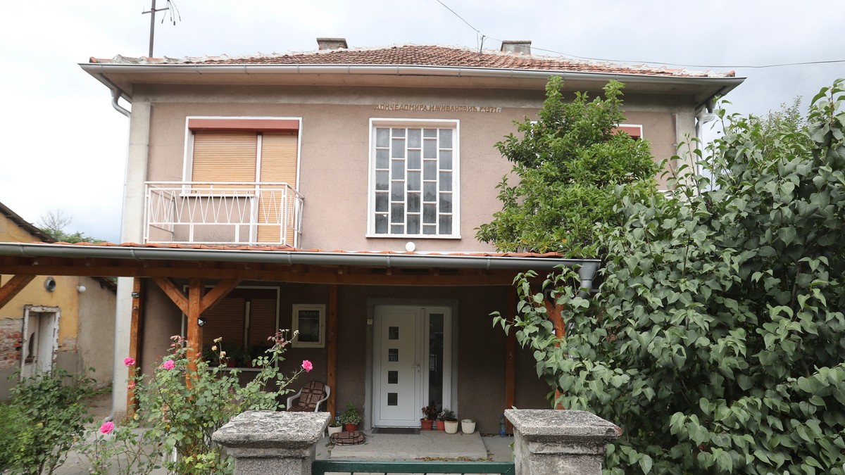 Ovo je kuća u Vrčinu u kojoj je ubijen provalnik: Ivan žrtvu tukao pesnicom, a onda je uzeo nož ...